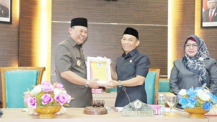 Pj Bupati Batola Mujiyat Sampaikan Pertanggungjawaban APBD 2022 dan Perubahan Propemperda 2023 ...