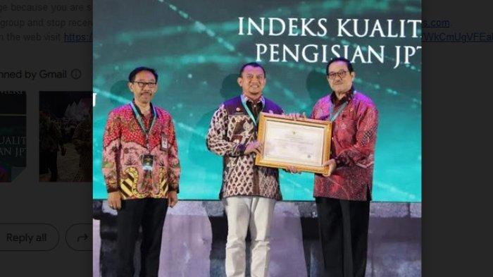 Pj Bupati HSS Raih Anugerah Meritokrasi 2023 dari Komisi Aparatur Sipil Negara - Banjarmasinpost ...