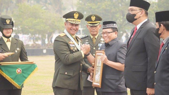 Penjabat Bupati Kapuas Erlin Hardi: Sinergitas TNI dan Pemerintah dalam Menjaga NKRI ...