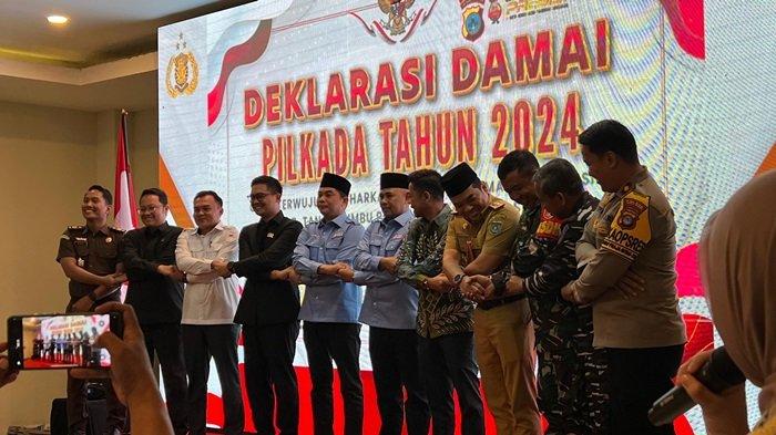 Pastikan Segala Bentuk Konflik, Polres Kalsel Gelar Deklarasi Damai Pilkada Tanahbumbu 2024 ...