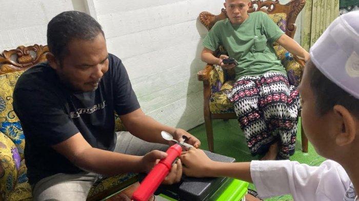 Cincin Santri Muda Ini Tak Bisa Dilepas Hingga Bikin Jari Bengkak ...