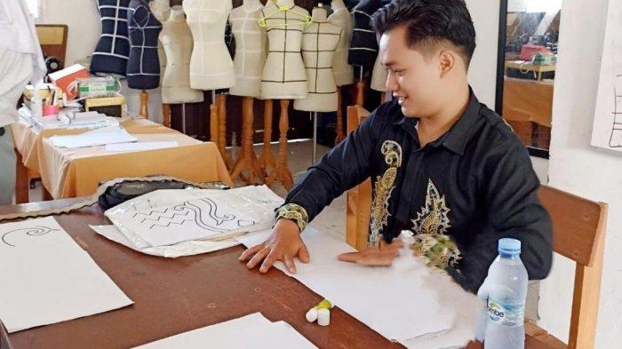 KalselPedia - Rahmat Amin, Instruktur dan Pengrajin Sasirangan Bordir ...