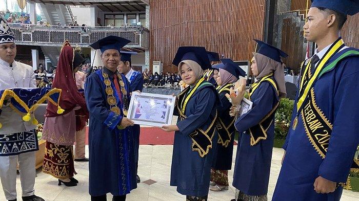 Raih IPK 3,99, Raissa Anggreini Jadi Lulusan Terbaik Politeknik Negeri ...