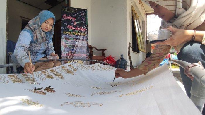 Padukan 3 Motif Khas, Begini Telatennya Perajin Batik Tabalong Mainkan ...