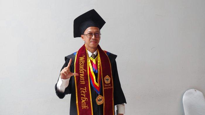 Sempat Jenuh Kerjakan Tugas Kuliah, Ahmad Rifani Raih Summa Cumlaude ...