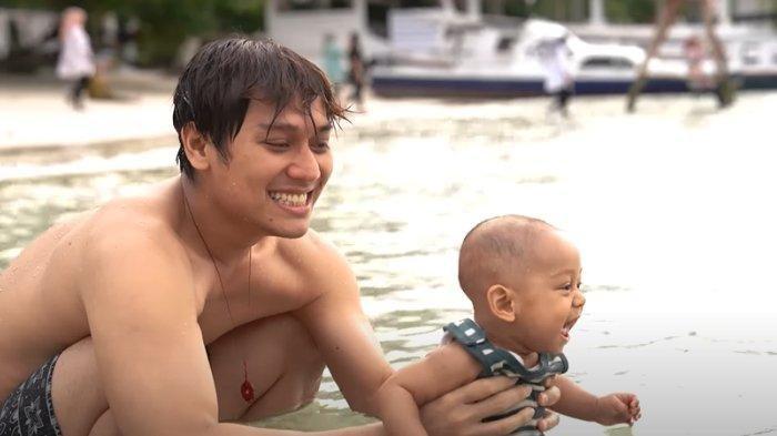 Berenang di Lautan, Kelakuan Baby Leslar Tuai Perhatian Lesti Kejora dan Rizky Billar ...