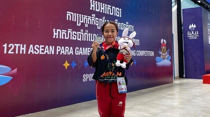 BREAKING NEWS : Delay 2,5 jam, 15 Atlet NPC ASEAN Para Games 2023 asal Kalsel Tiba Sore Ini ...