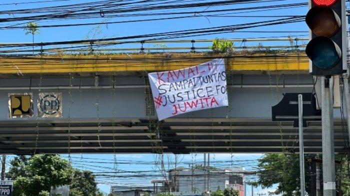 Spanduk Justice For Juwita Terbentang di Fly Over Banjarmasin, BEM ...