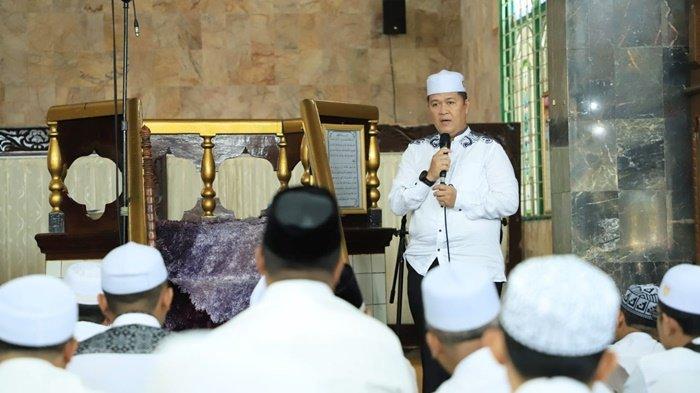 Ikuti Salat Gerhana Matahari di Masjid Raya At Taqwa Amuntai, Sekda HSU Adi Lesmana Sampaikan ...