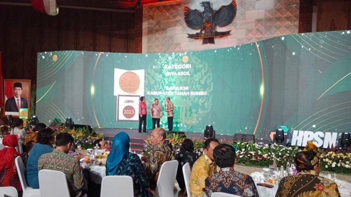 Tanahbumbu Kembali Raih Piala Adipura, Sekda: Jadi Motivasi Lebih Baik Kedepannya ...