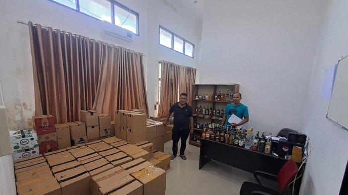 Razia Karaoke hingga Tempat Biliar di Tanahbumbu Petugas Temukan 1740 Botol Miras ...