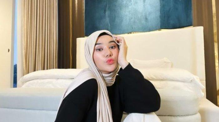Gaya Hehoh Selebgram Cantik Mencoblos di Pemilu 2024, Intip Outfit ...