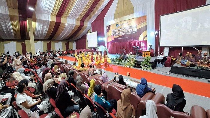 Sendratari Putri Junjung Buih Tampil Spektakuler, Lengkapi Kesemarakan ...