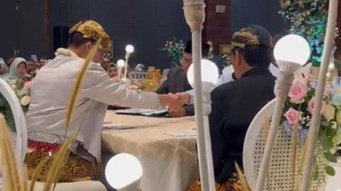 Heboh Pernikahan dengan Mahar Tiket Konser Coldplay di SUGBK, Ijab Kabul Pengantin Viral di ...