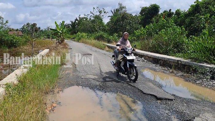 Kerusakan Ruas Jalan Sungai Punggu Lama Batola yang Terendam Akibat ...