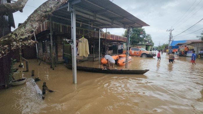 Lebih 1000 KK Terdampak Banjir di Martapura Barat, Gubernur Muhidin Tinjau Lokasi dan Beri ...