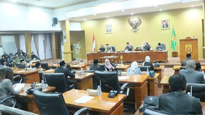 Gelar Rapat Paripurna, DPRD Banjarbaru Sepakati KUA-PPAS APBD 2024 - Banjarmasinpost.co.id