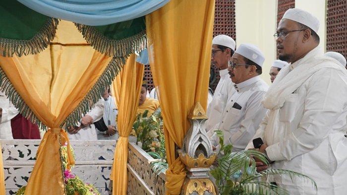 Habib Idrus Al Habsyi Hadir Bareng Zuriat Kesultanan Banjar di Maulid ...