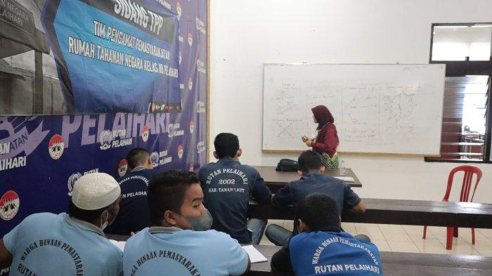 Berada di Balik Terali Besi, Sejumlah Penghuni Rutan Pelaihari Tetap ...