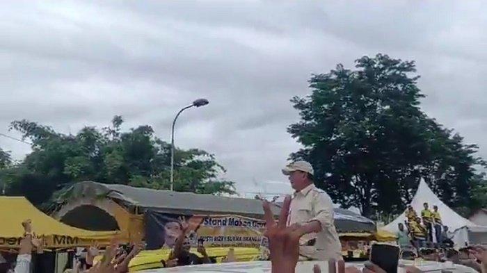 Tinggalkan Banjarbaru, Capres Nomor Urut 2 Prabowo Subianto Bagi-Bagi ...