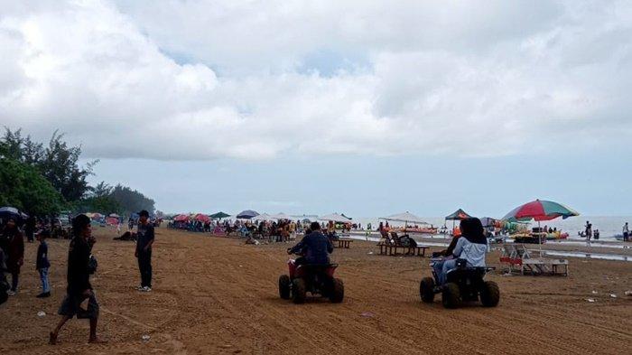 Libur Idul Adha 2023, Pantai Batakan Baru Dijejali Wisatawan - Banjarmasinpost.co.id
