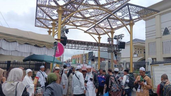 Rombongan Jemaah Asal Riau Tiba di Martapura, Gunakan Lima Bus Untuk ...