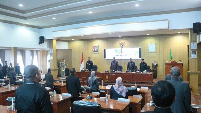 Paripurna di penghujung Tahun 2023, DPRD Banjarbaru Sahkan Empat Raperda - Banjarmasinpost.co.id
