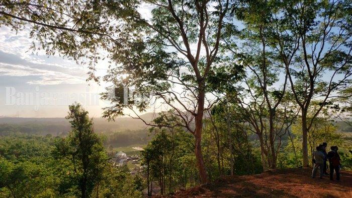 Wisata Gunung Teluk Lurus di Kabupaten Tanah Laut Kalsel Menawarkan ...