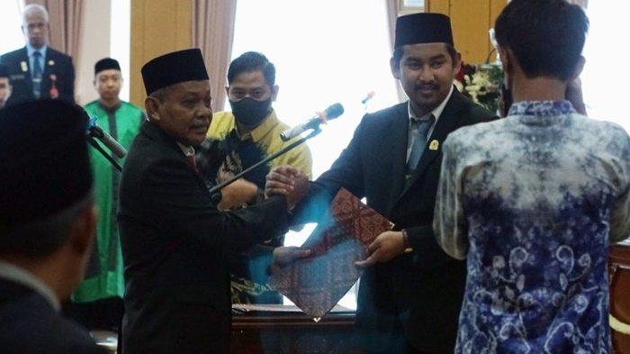 Gantikan Almarhum Isa Ansyari, Sumadi Resmi Dilantik PAW DPRD ... Gantikan Almarhum Isa Ansyari, Sumadi Resmi Dilantik PAW DPRD ...