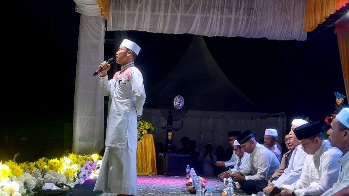 Masyarakat Kotabaru Tumpah Ruah Hadiri Tausiah Ustadz Das'ad Latif di Lapangan Siringlaut ...