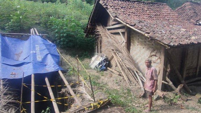 Penampakan Lubang Raksasa di Samping Rumah Mbah Karyo di Kulon Progo ...