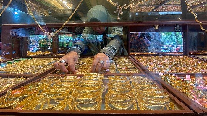 Harga Emas Perhiasan 99 di Banjarmasin Senin 27 Februari 2023, Anjlok ...