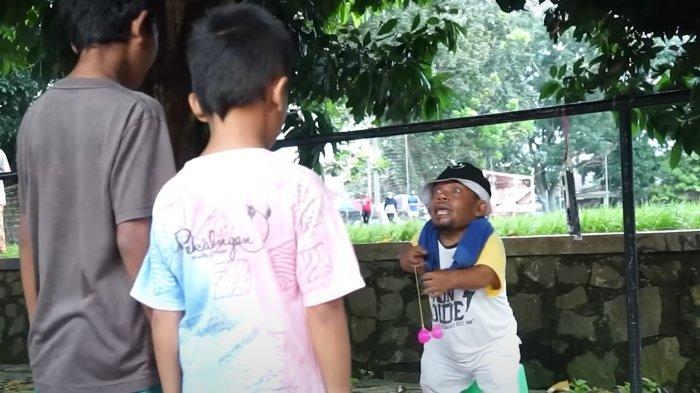 Kini Banting Setir Jualan Mainan Anak - Anak, Ucok Baba Tak Mau ...