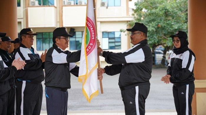 Lepas Kontingen Porseni PGRI, Wabup HST Harapkan Junjung Tinggi Nilai ...
