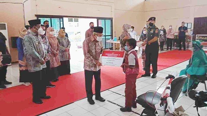 Wakil Presiden Ma'ruf Amin Serahkan Bantuan Rehabilitasi Sosial Rp 1,9 Miliar di Kalsel ...