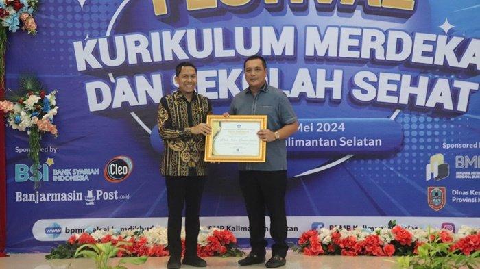 Tingkatkan Layanan Pendidikan di Banjarbaru, Wali Kota Aditya Terima Penghargaan dari BPMP ...