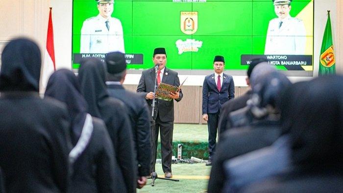 Lantik Pejabat Fungsional, Wali Kota Aditya Ajak ASN Berkolaborasi Membangun Kota Banjarbaru ...