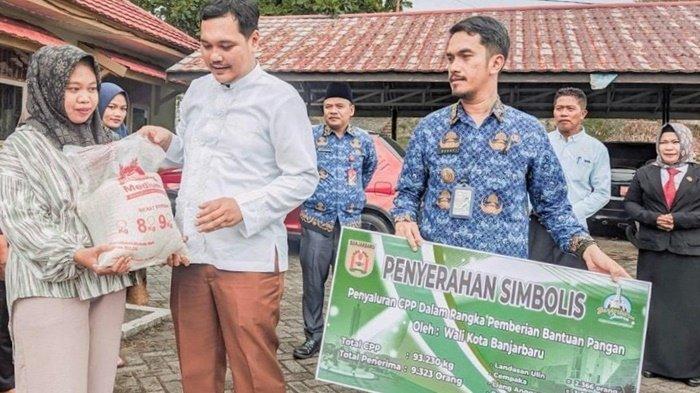 Ringankan Beban Masyarakat Jelang Lebaran, Wali Kota Banjarbaru Aditya ... Ringankan Beban Masyarakat Jelang Lebaran, Wali Kota Banjarbaru Aditya ...
