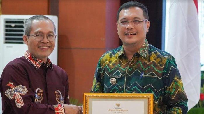 Wali Kota Aditya Terima Penghargaan dari KPK, Banjarbaru Raih Skor MCP Tertinggi di Kalsel ...