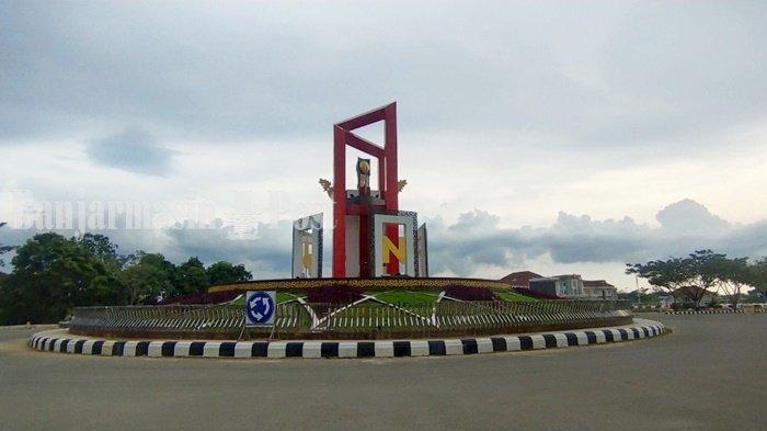 Wisata Kalsel - Bundaran Tugu Adipura Menambah Pesona Kawasan Rantau ...