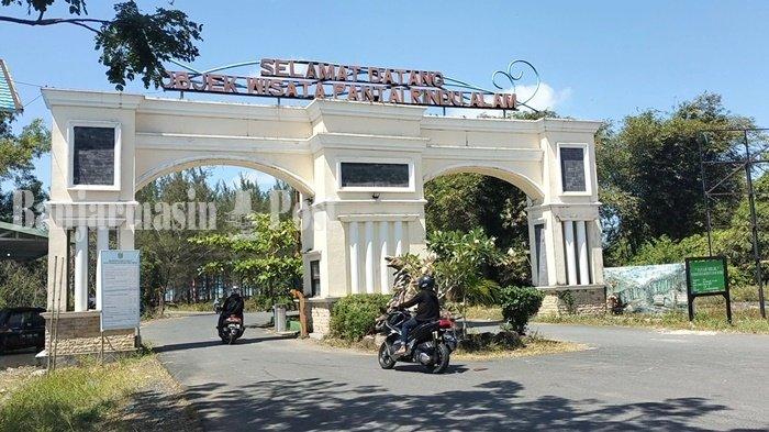 Wisata Kalsel - Pasir Putih dan Nyaman Berenang di Pantai Rindu Alam ...