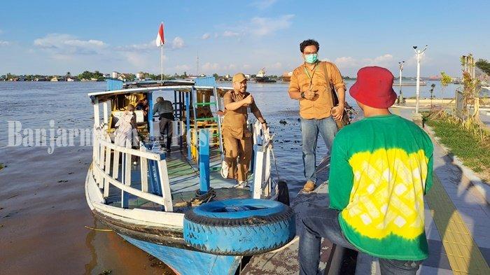 Wisata Kalsel - Tersedia Kelotok Susur Sungai yang Tambat di Dermaga ...
