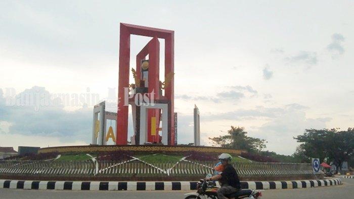 Wisata Kalsel - Bundaran Tugu Adipura Tapin Jadi Lokasi Menikmati ...