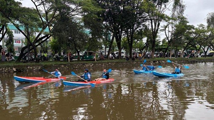 Ini Tarif Murah Wisata Baru Main Perahu Kano di Jalan Bandarmasih ...