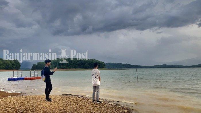 Wisata Kalsel: Intip Keunikan Murung Batu Laba di area Waduk Riam Kanan ...