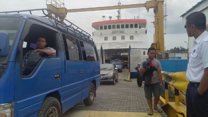 Mudik Lebaran 2023, Penyebarangan Kendaraan dan Penumpang di Pelabuhan ASDP Batulicin Meningkat ...