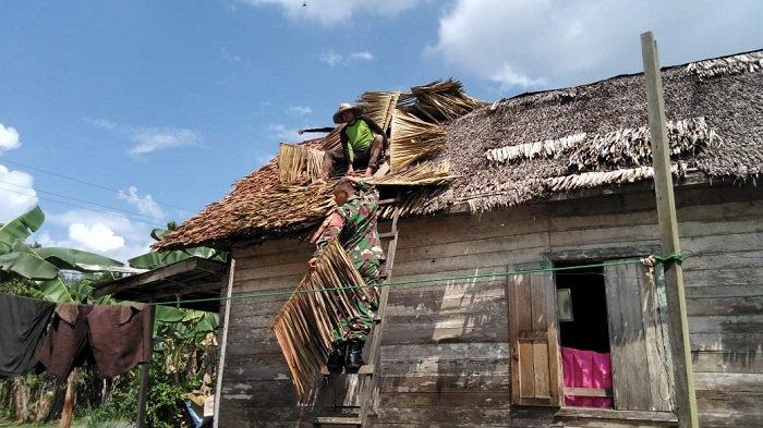 TNI Ganti Atap Daun Rumahnya, Begini Reaksi Sarudi - Banjarmasinpost.co.id