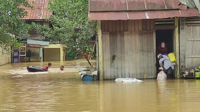 Banjir Haruai Perlahan Mulai Ada Penurunan, Luapan Sungai Tabalong ...