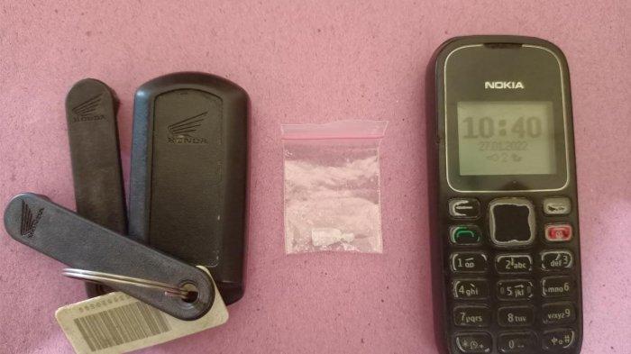 Narkoba di Kalsel - Bawa Paketan Sabu, Pria di Tabalong ini tak ... Narkoba di Kalsel - Bawa Paketan Sabu, Pria di Tabalong ini tak ...