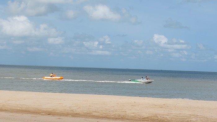 Wisata Kalsel : Jasa Banana Boat dan ATV Tetap Ramai di Pantai Batakan ...